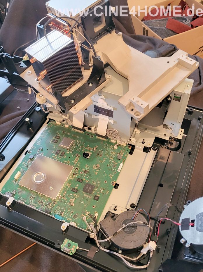 Sony VPL-XW5000 Tear Down Test | Cine4home.de