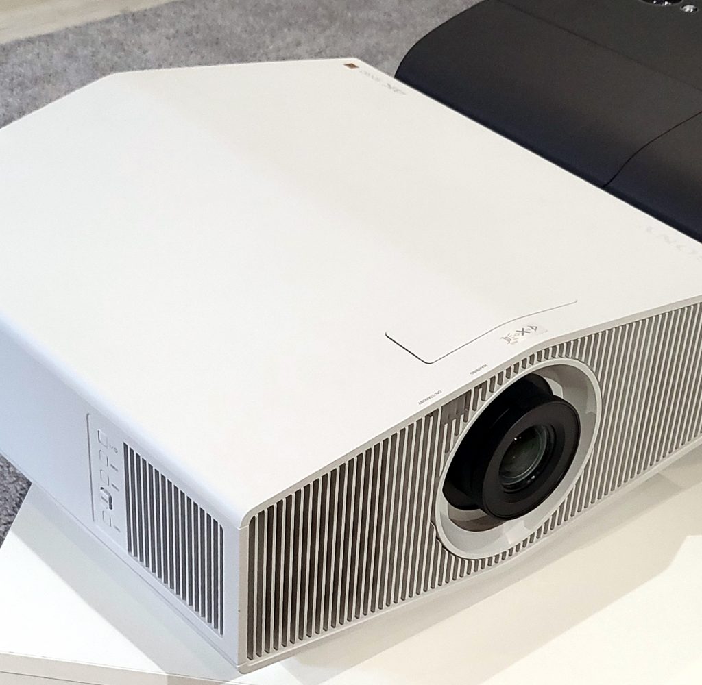 Sony VPL-XW5000 Tear Down Test | Cine4home.de